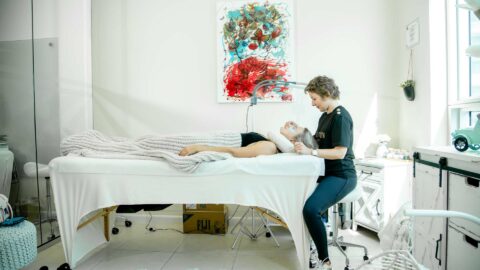 Professional Eyelash Extensions Studio in Miami | Gold Lashes